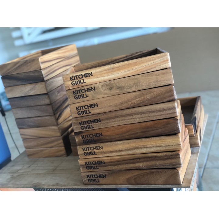 Pastry crate with handles. Raintree, Ply.