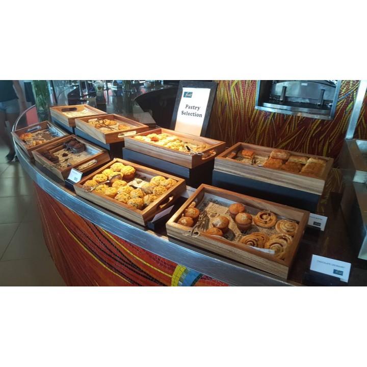 Pastry crate with handles. Raintree, Ply.